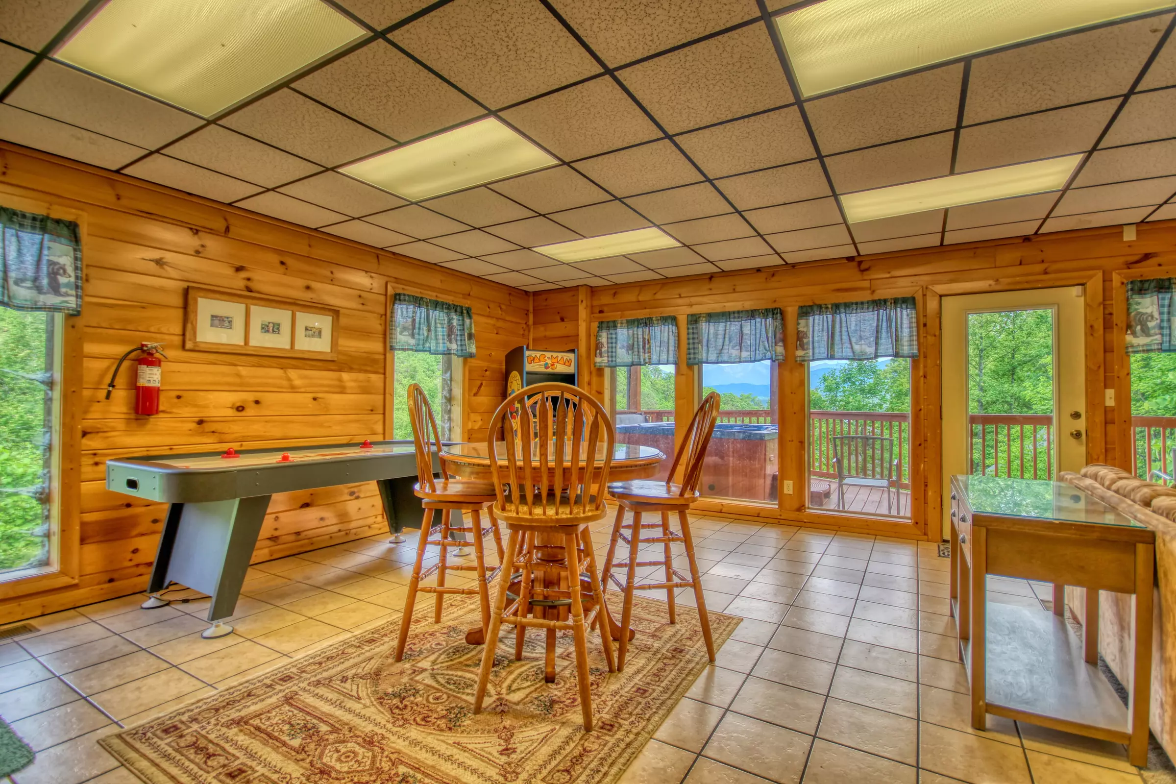 Gatlinburg Cabin Rental - Redneck Ritz #724 - 7 bedroom