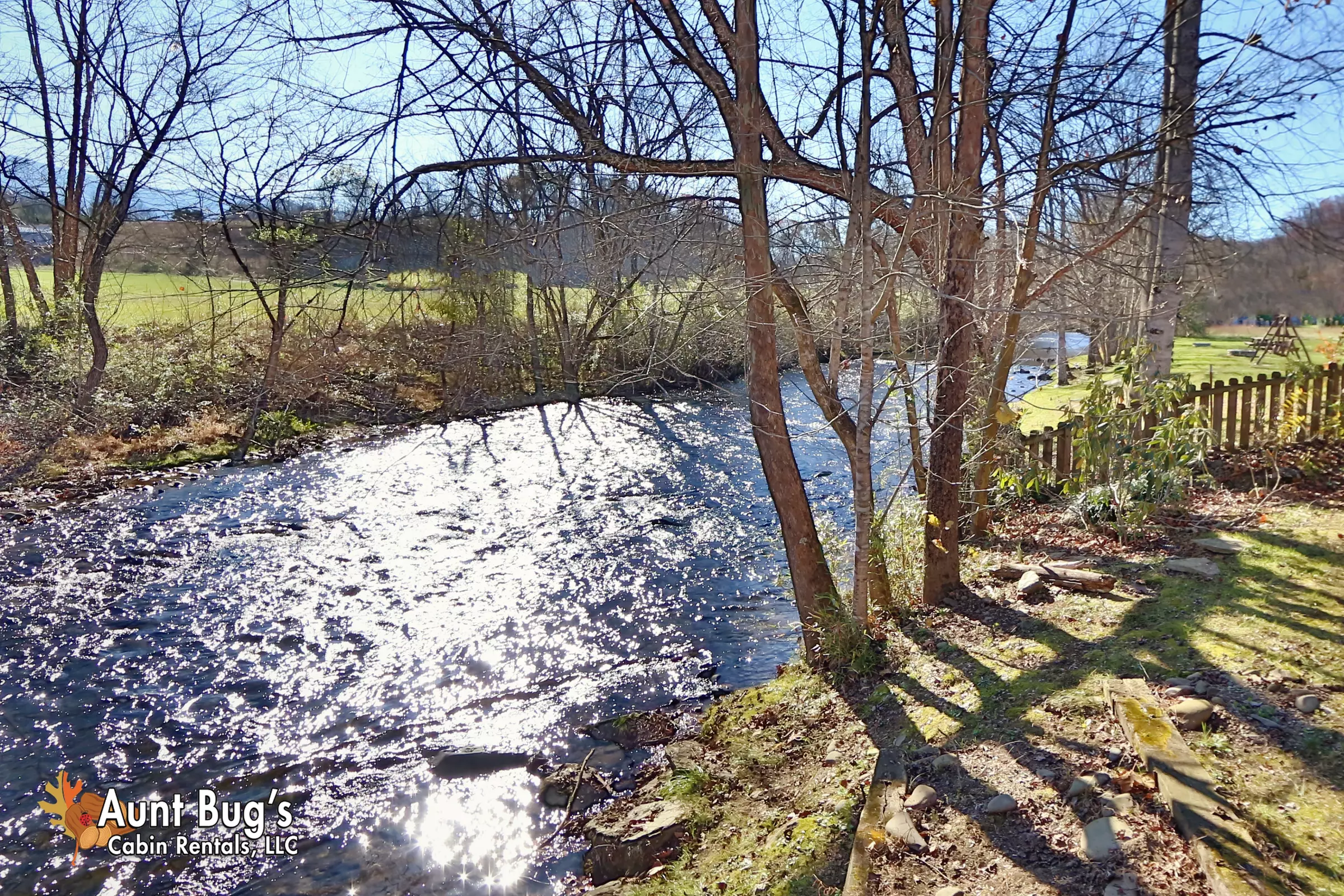 Cosby Cabin Rental - Heavenly Creekside #276 - 3 bedroom