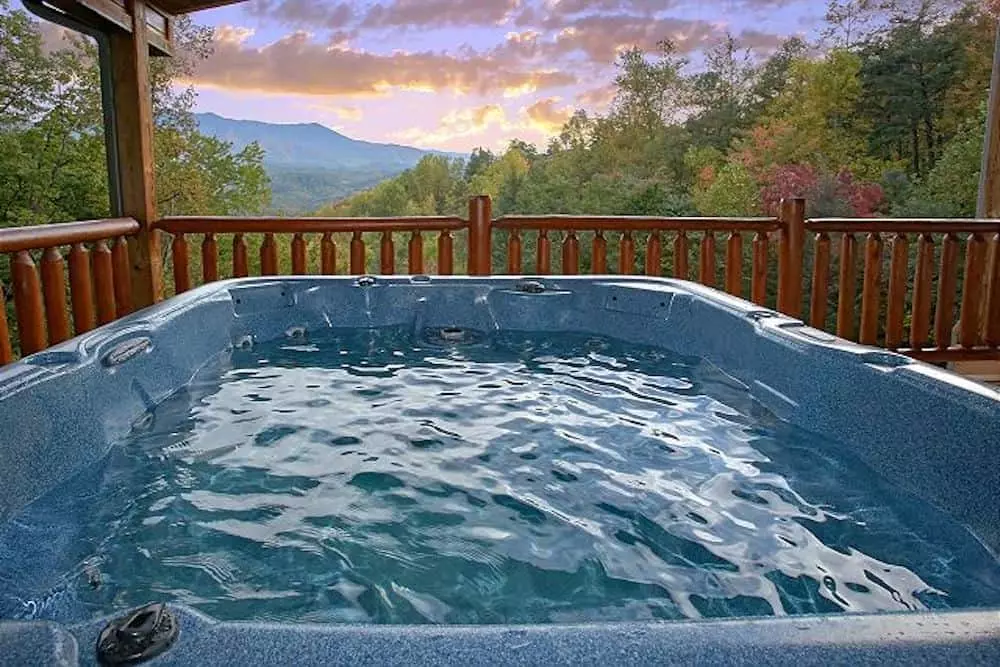 5 Benefits of Staying in Cabins in Gatlinburg TN With a Hot Tub