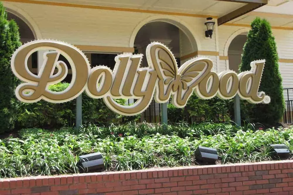 Celebrity Makes ‘Surprise Visit’ to Dollywood in Pigeon Forge