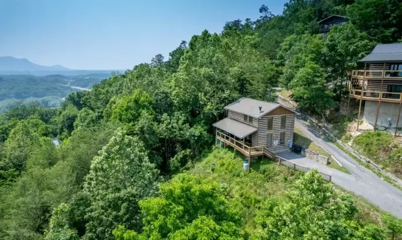 Sevierville Cabin Rental - Smoky View Straight Up #2036 - 3 bedroom