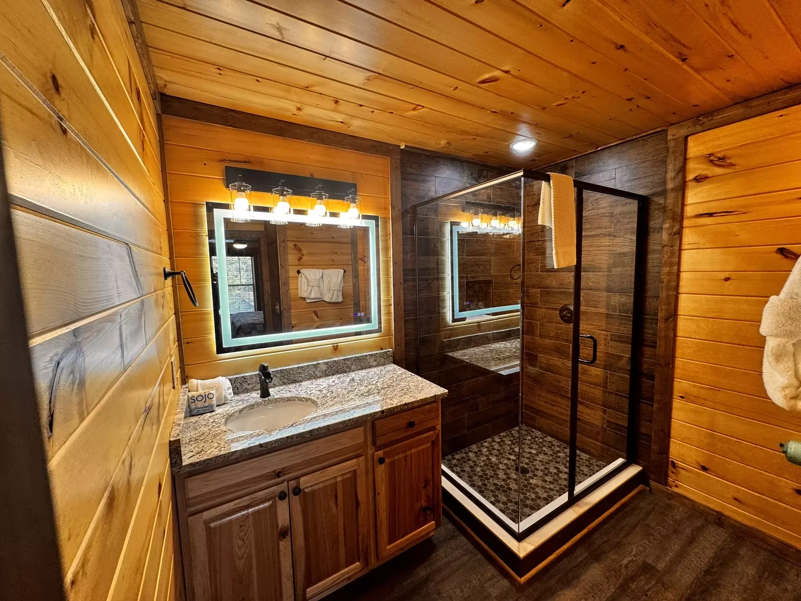 Gatlinburg Cabin Rental - Legends Pool Lodge #450 - 4 bedroom