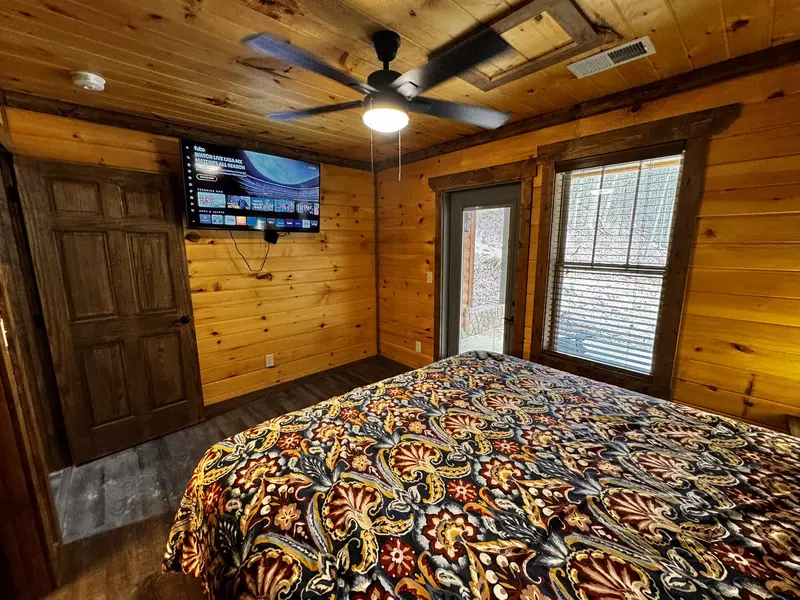 Gatlinburg Cabin Rental - Legends Pool Lodge #450 - 4 bedroom